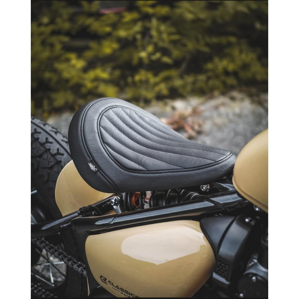 MOTONE KING COBRA SEAT - VERTICAL RIBS - TRIUMPH BOBBER – Brit Bikes ...